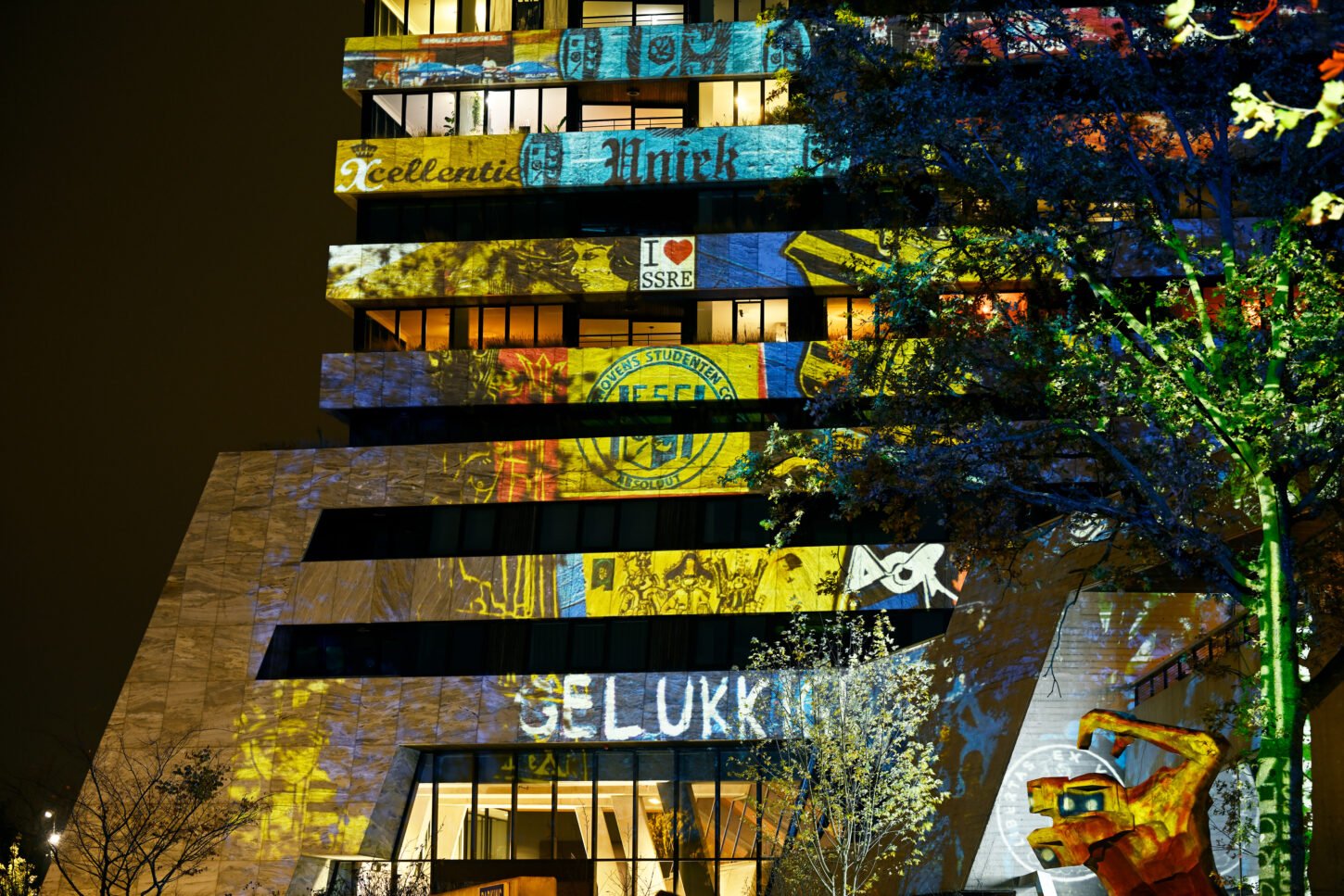 Monolith rising - Daniel Margraff - GLOW