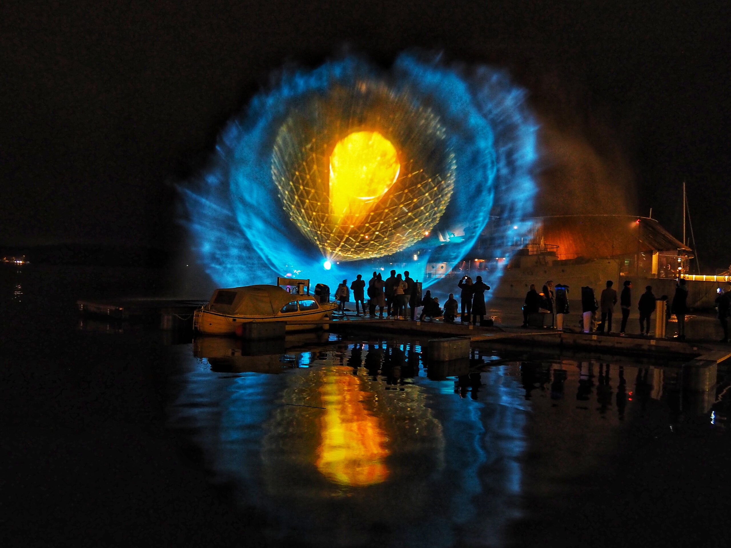 Monad - Anastasia Isachsen - GLOW