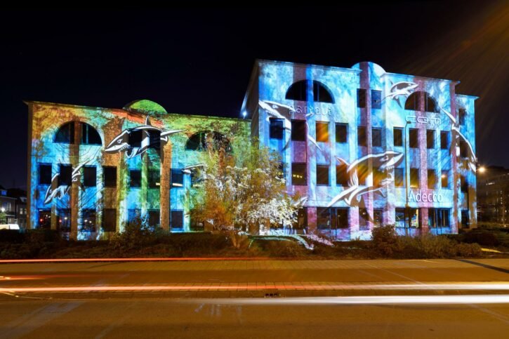 Diving into a sea of colours - GLOW