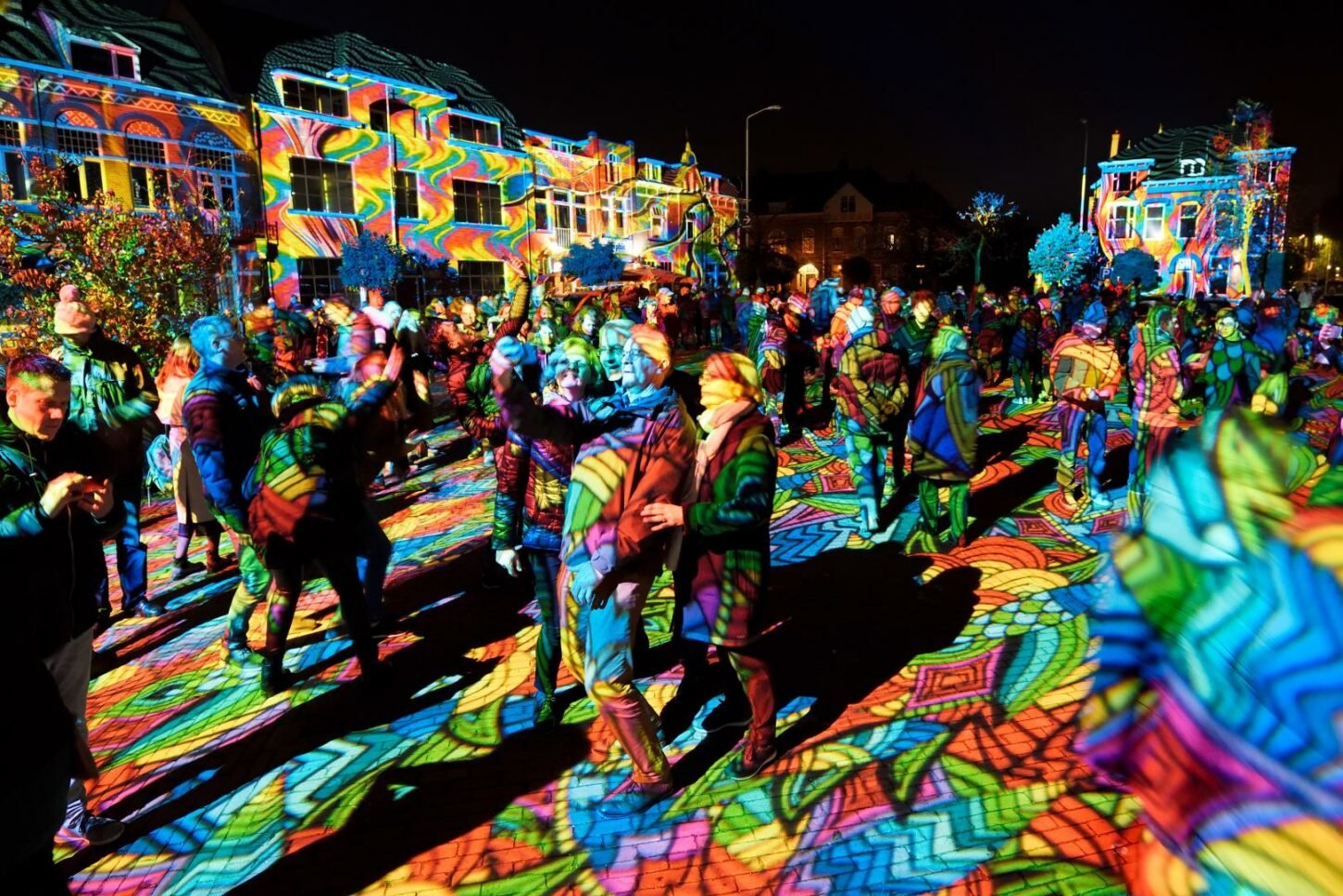 Diving into a sea of colours - GLOW